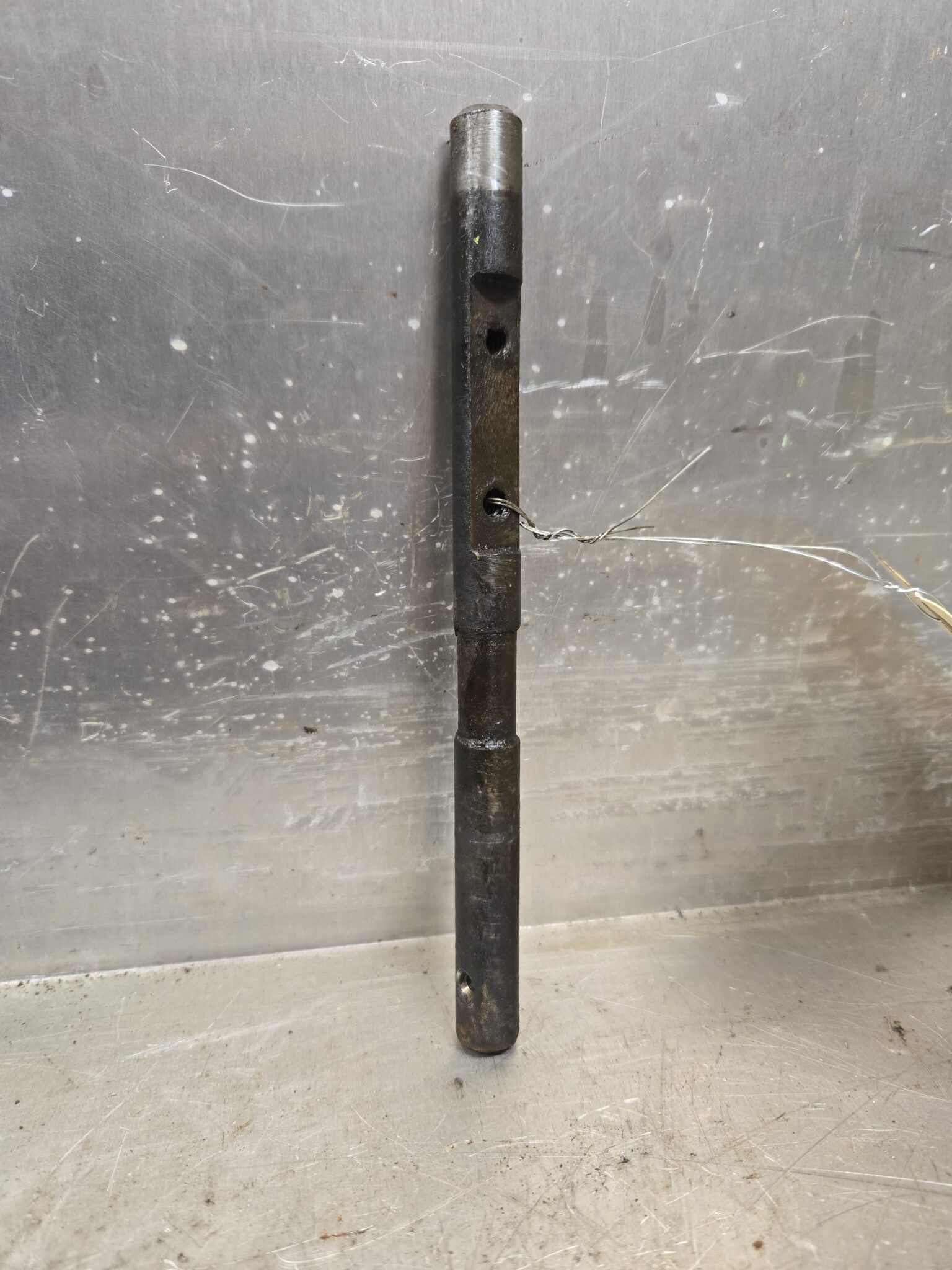A3338R A 60 620 630 GOVERNOR LEVER SHAFT | A3338R - Shumaker Tractor